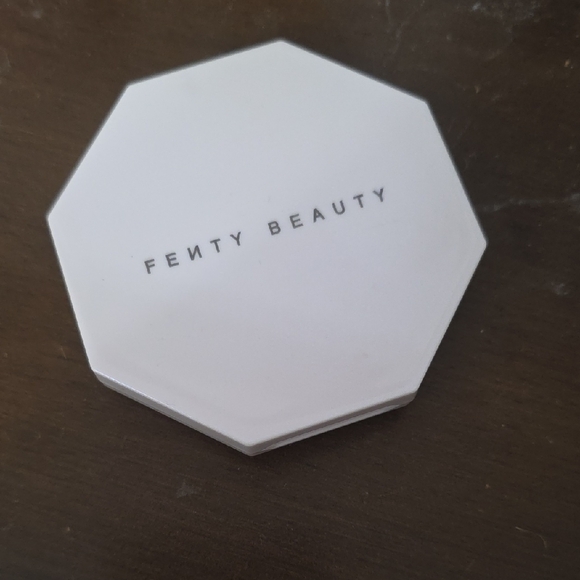 Fenty Beauty | Makeup | Fenty Beauty White Highlighter Compact | Poshmark